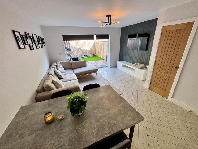 3 bedroom terraced house to rent