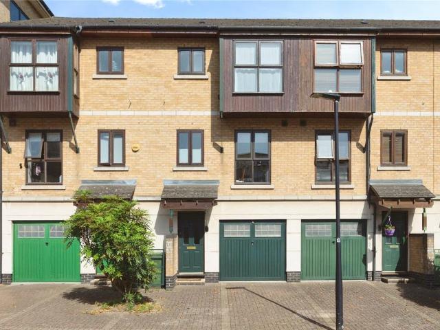 3 bedroom terraced house to rent