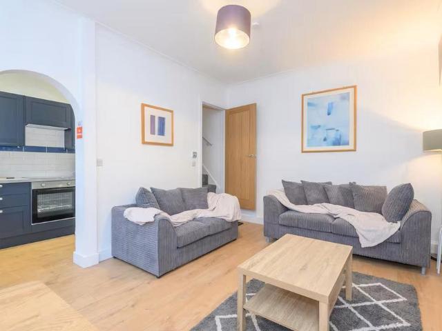 3 bedroom terraced house to rent