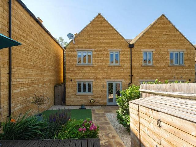 3 bedroom terraced house to rent