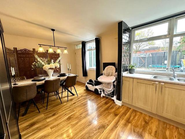 3 bedroom terraced house to rent