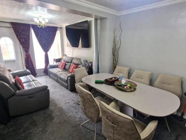 3 bedroom terraced house to rent