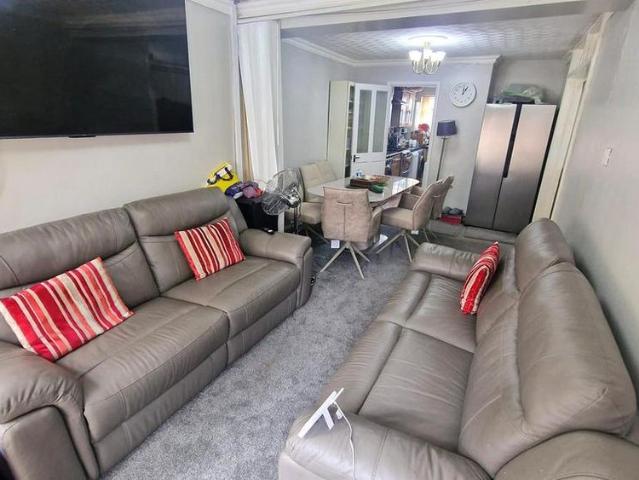 3 bedroom terraced house to rent
