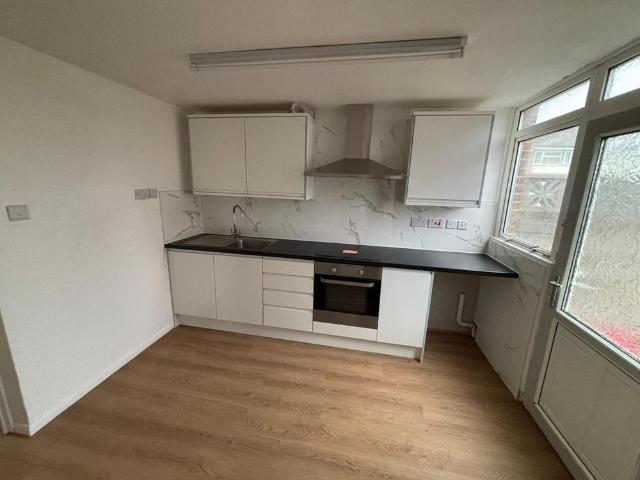 3 bedroom terraced house to rent