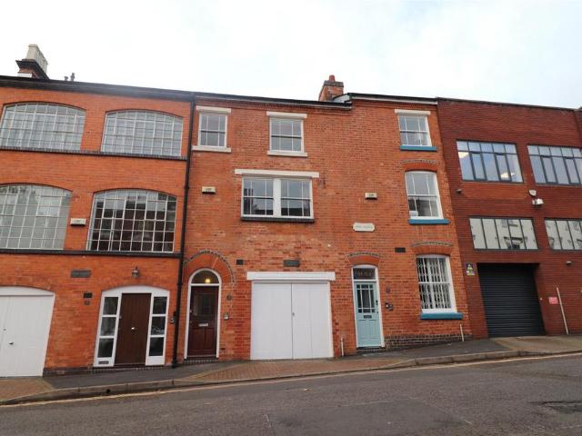 3 bedroom terraced house to rent