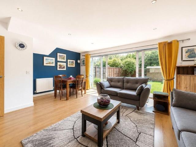 3 bedroom terraced house to rent