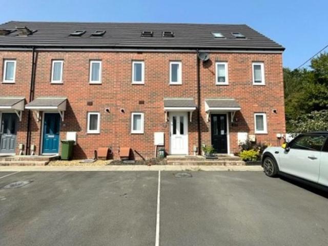 3 bedroom terraced house to rent