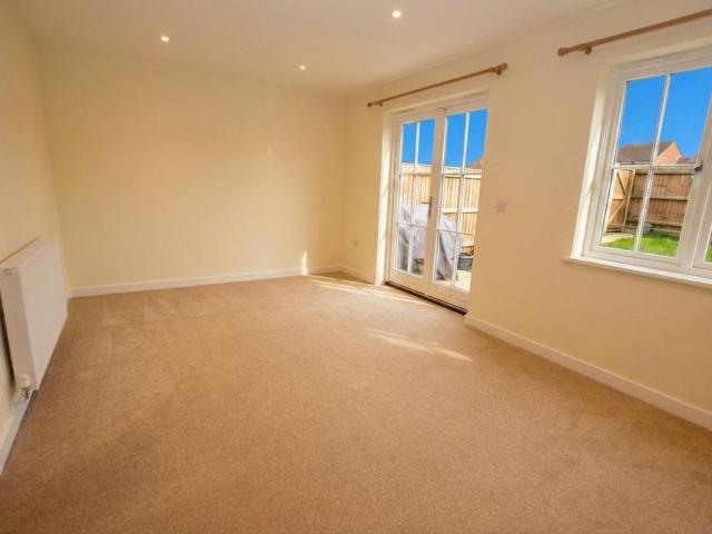 3 bedroom terraced house to rent