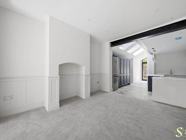 3 bedroom terraced house to rent