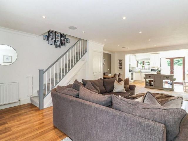 3 bedroom terraced house to rent
