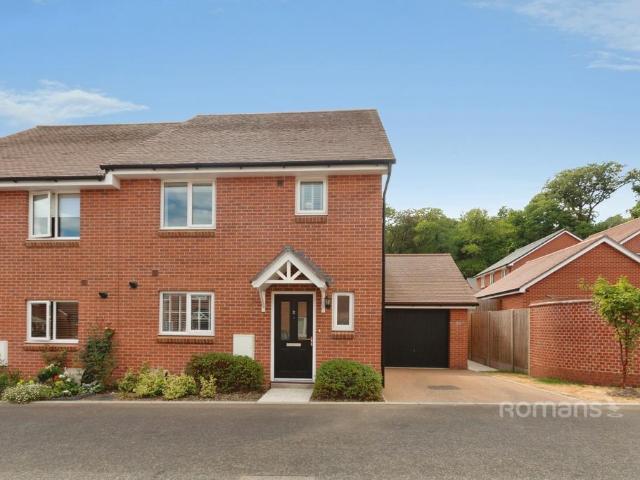 3 bedroom semi detached house to rent