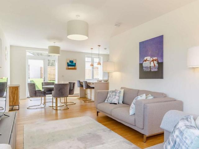 3 bedroom terraced house to rent