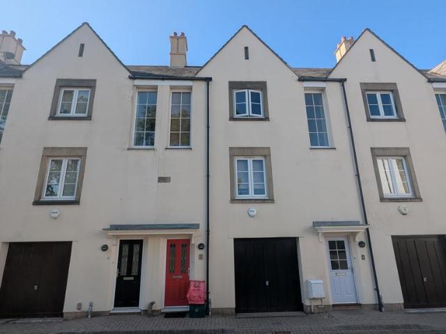 3 bedroom terraced house to rent