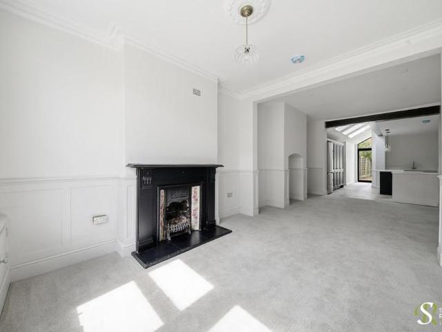 3 bedroom terraced house to rent