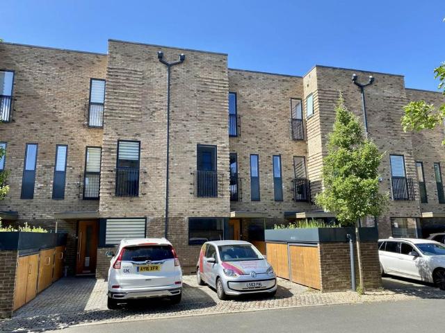 3 bedroom terraced house to rent