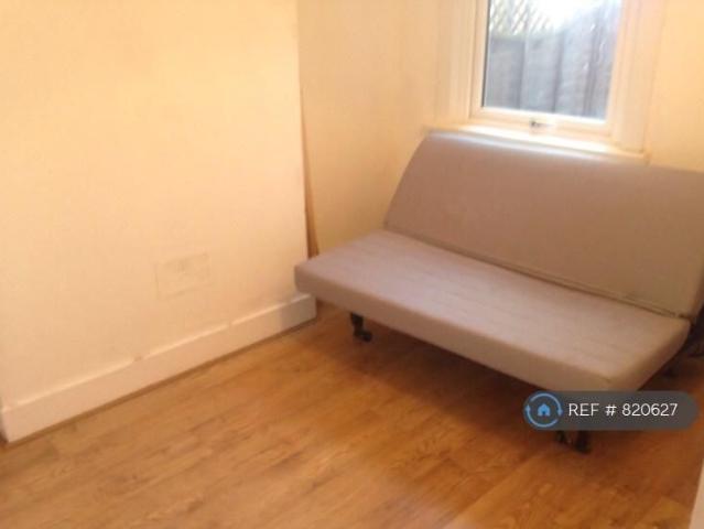 4 bedroom terraced house to rent