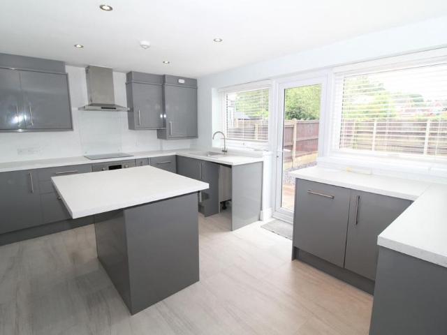 3 bedroom terraced house to rent