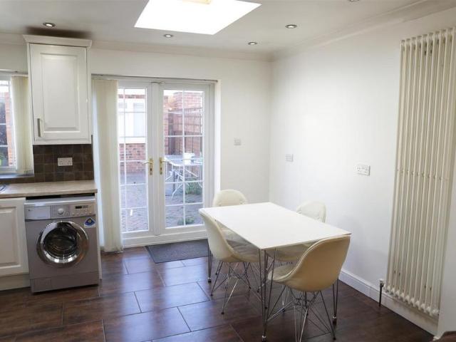3 bedroom terraced house to rent