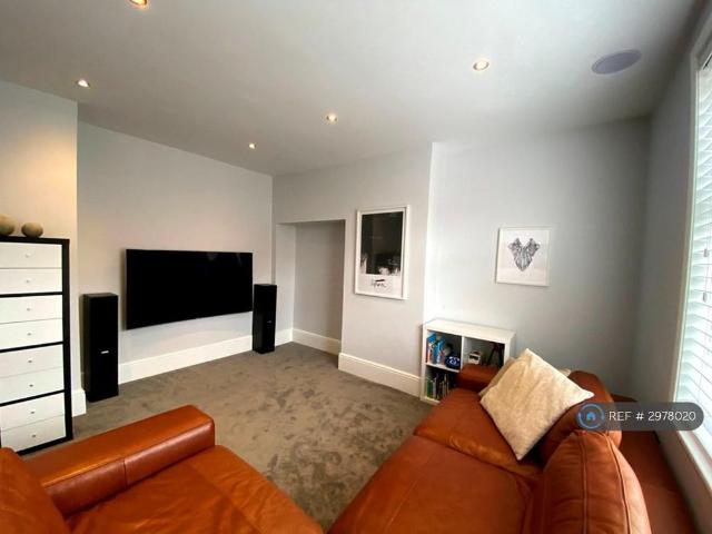 3 bedroom terraced house to rent