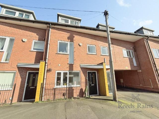 3 bedroom terraced house to rent