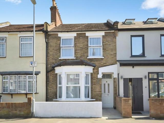 3 bedroom terraced house to rent