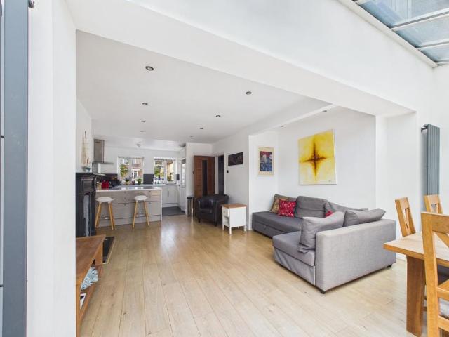 3 bedroom terraced house to rent