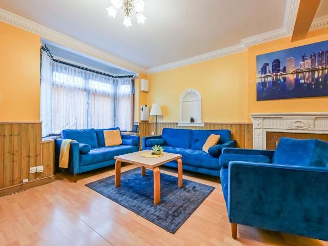 3 bedroom terraced house to rent