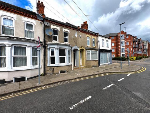 3 bedroom terraced house to rent
