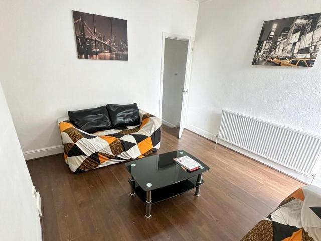 4 bedroom terraced house to rent