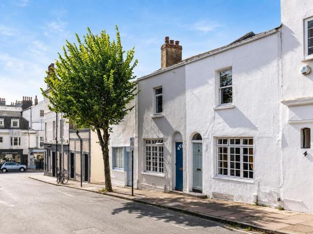 3 bedroom terraced house to rent
