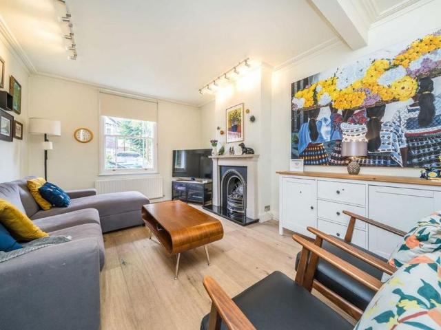 3 bedroom terraced house to rent