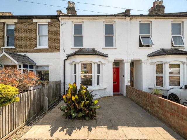 3 bedroom terraced house to rent