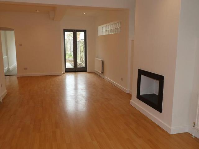 3 bedroom terraced house to rent