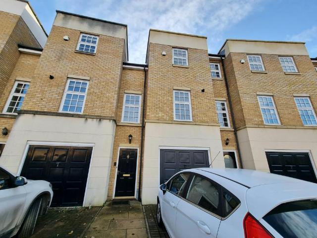 3 bedroom terraced house to rent