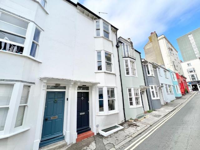 3 bedroom terraced house to rent