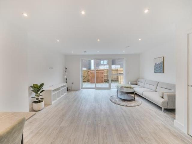 3 bedroom terraced house to rent