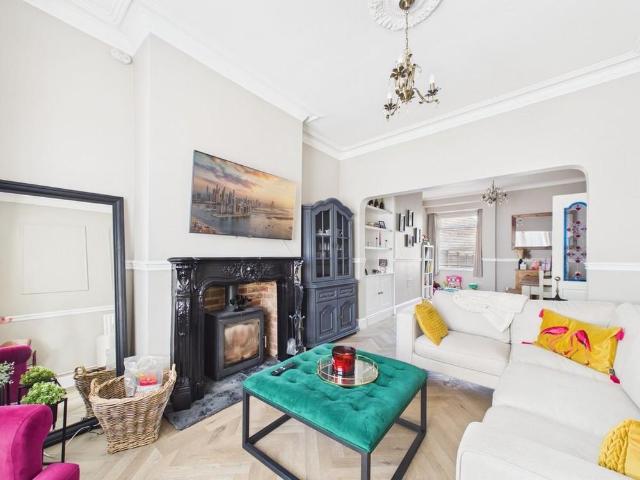 3 bedroom terraced house to rent