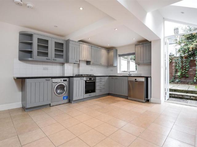 3 bedroom terraced house to rent
