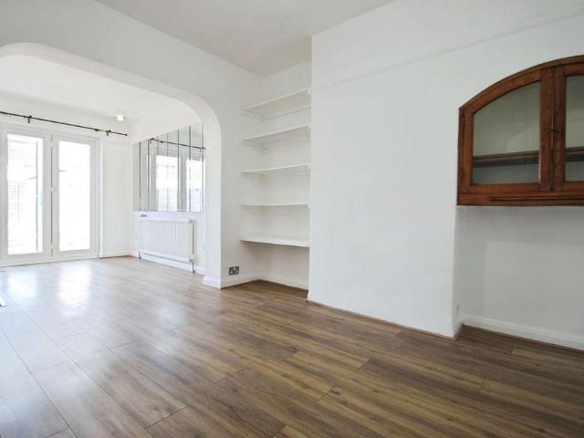3 bedroom terraced house to rent