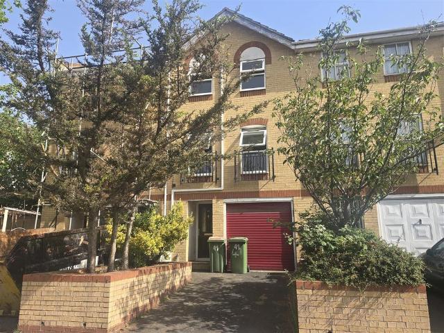 3 bedroom terraced house to rent