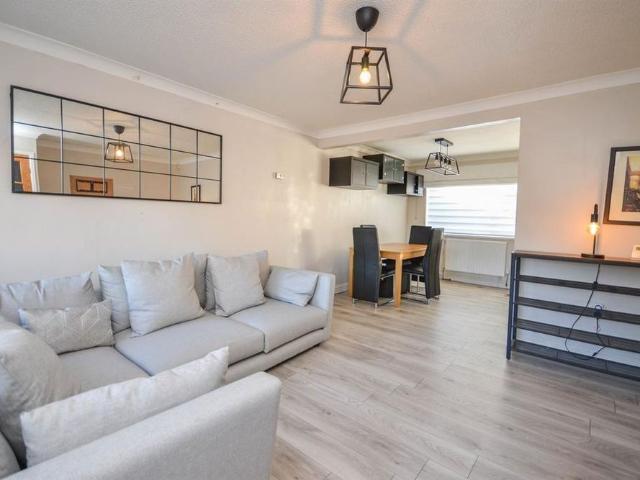 3 bedroom terraced house to rent