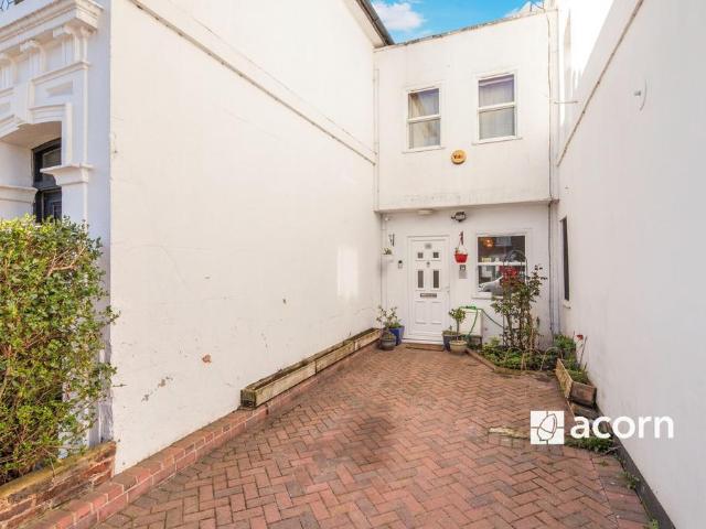 3 bedroom terraced house to rent