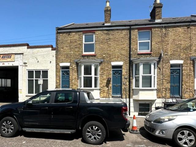 3 bedroom terraced house to rent
