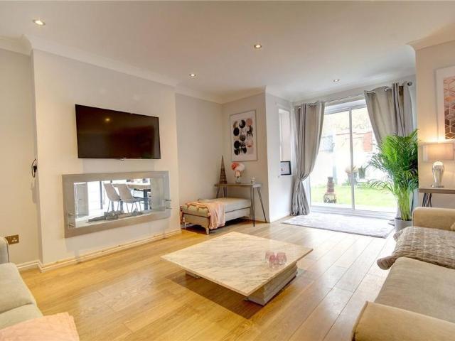 3 bedroom terraced house to rent