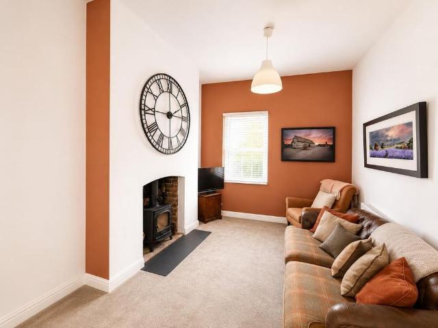 3 bedroom terraced house to rent