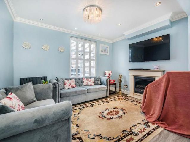 3 bedroom terraced house to rent