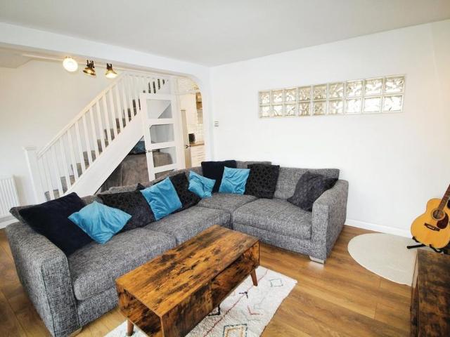 3 bedroom terraced house to rent