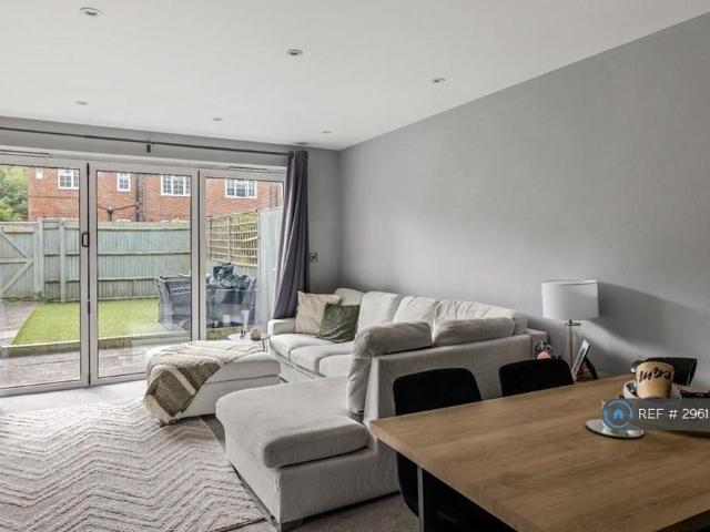 3 bedroom terraced house to rent