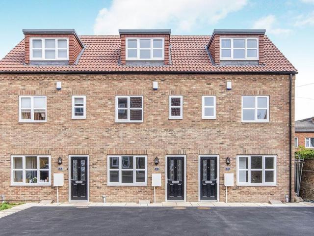 3 bedroom terraced house to rent