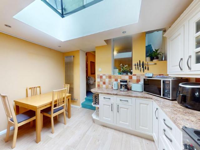3 bedroom terraced house to rent